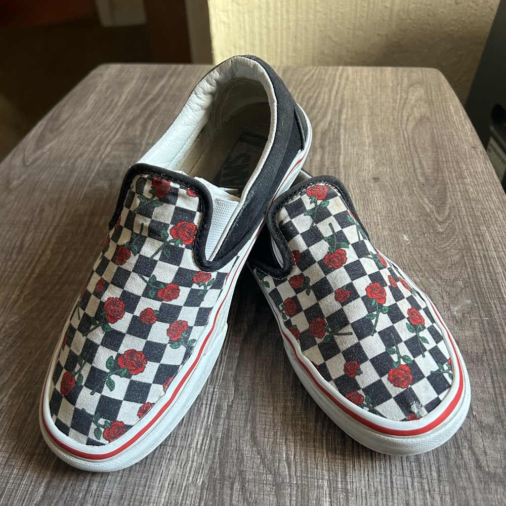 Vans Black And White Checkered With Roses - Gem